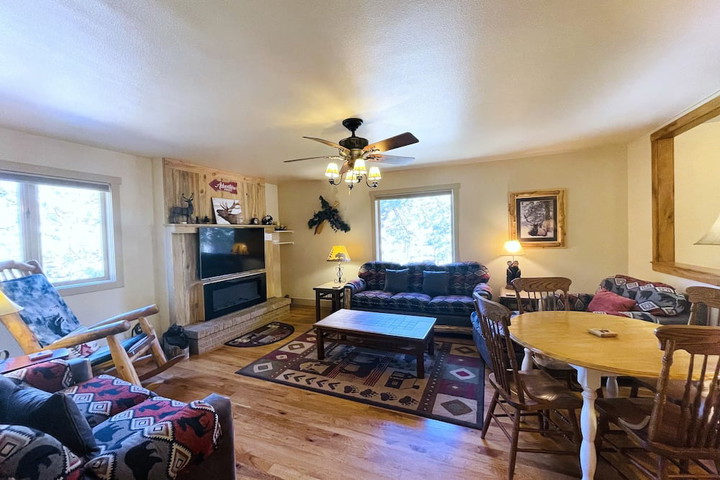 Bear House  Spacious Home With Hot Tub, Near Downtown Estes Park  Ev #3073 - Estes Park, CO