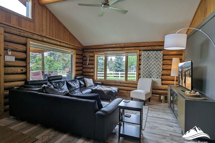 Comfortable Log Cabin W/ac ~ Downtown Seeley Lake! - Seeley Lake, MT