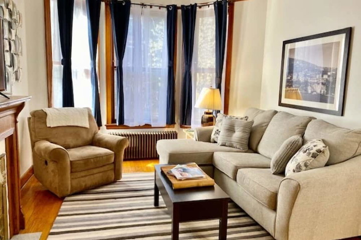 Walk To Wrigley/ Boystown -Chicago 3br/2ba Duplex-paid Parking Available! - Illinois