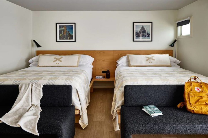 3 Deluxe Double Queens | Tälta Lodge, A Bluebird By Lark | With Bike Rentals - Stowe, VT