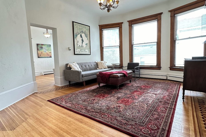 321 Michigan Avenue Historic One Bedroom, One Full Bath Apartment! - South Haven, MI