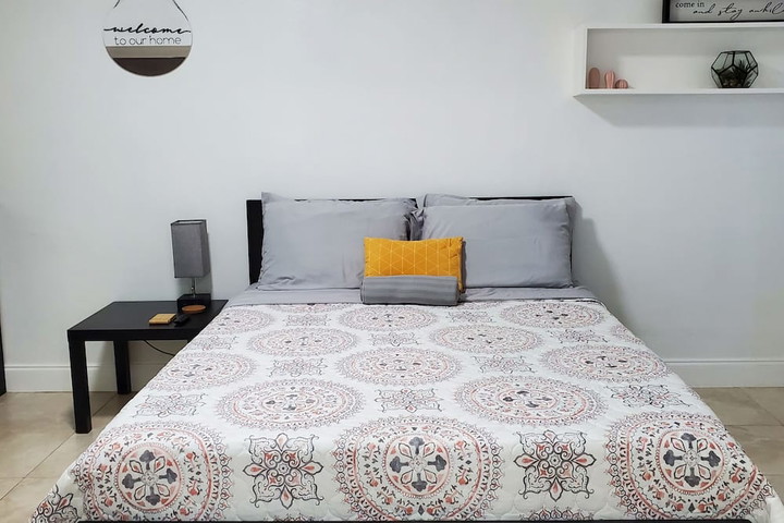 Cozy Suite With Private Entrance And Parking! - Westchester, FL