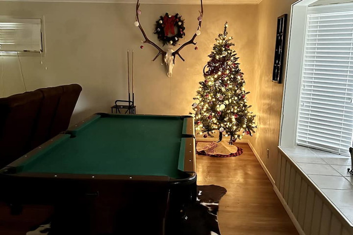 Cozy Home In Mid-town Ruidoso. Enjoy The Pool Table And Hot Tub. - Ruidoso, NM