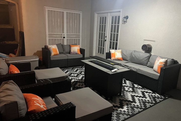 Private Suite With Backyard Pool Oasis! No Parties - Stone Mountain, GA