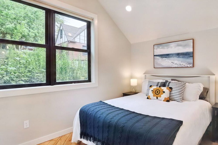 The Hygge Haven | Sleeps 4 | Convenient Location - Kirkland, WA