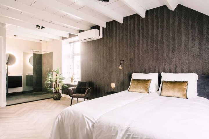 Découvrez Le Confort Et La Commodité à Bed En Koffie, Situé Au Cœur De Tilburg Centrum. Parfait Pour Les Voyageurs Daffaires Ou Les Couples Souhaitant Séjourner à Efteling Ou Louer Un Appartement à Tilburg. - Tilbourg