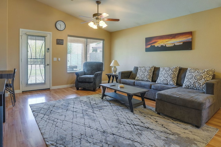 Fenced Backyard & Fire Pit: Bright Peoria Home! - Peoria, AZ