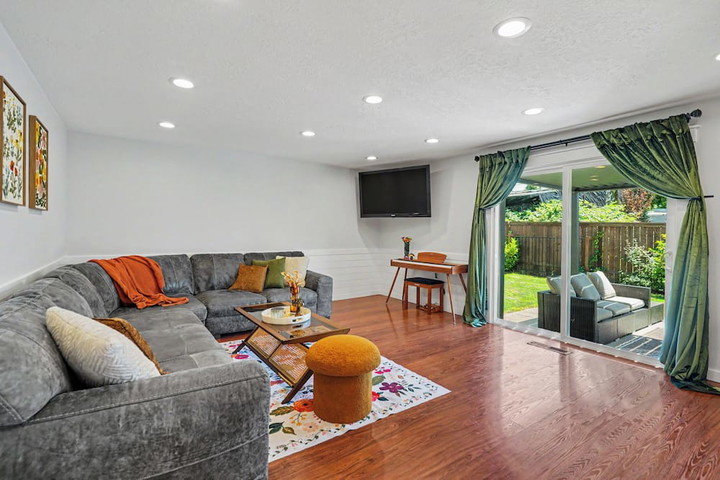 Remodeled Furnished Home - Silverton, OR