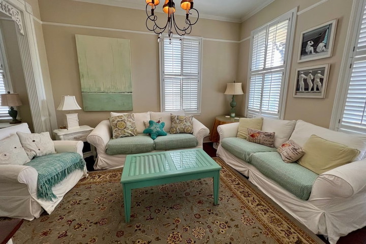 Pamela's Paradise! East End Historical Home - Galveston
