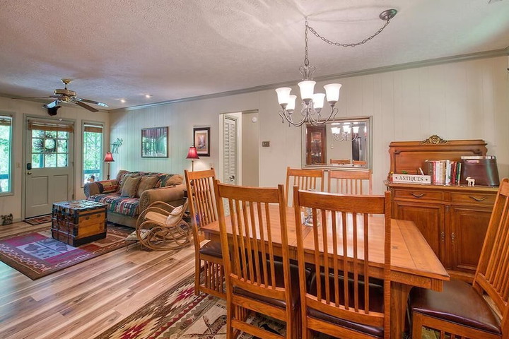 Fast Wifi, Covered Porch, And Fenced-in Yard. Quiet Neighborhood. Pet Friendly! - Sylva, NC
