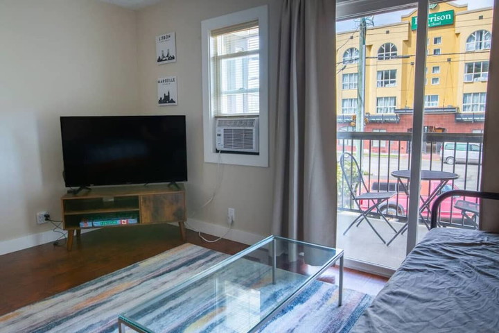 Dogwood Suite | 2 Beds & Walkable To Lake - British Columbia