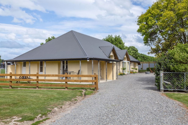 Hidden Valley Getaway - Martinborough