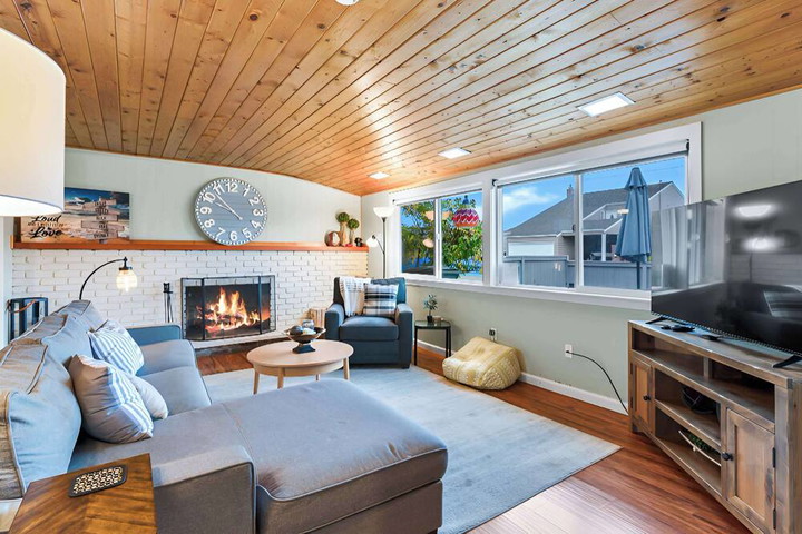 2 Bed Cottage Between Creek And Bay - Birch Bay, WA