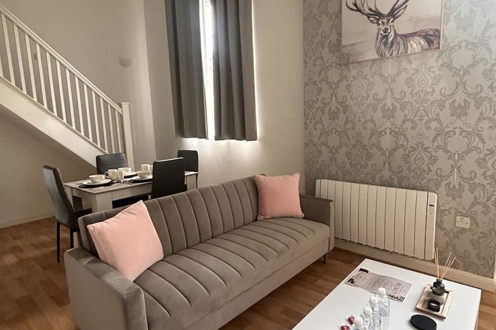 Stylish 1-bed Apartment | Central Yeovil | Sleeps 4 | Double Or Twin - Yeovil
