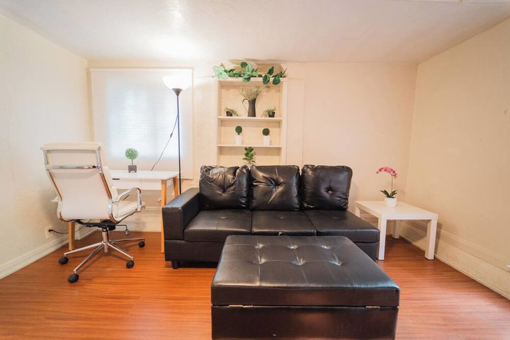 425b Ground 3b1b Unit Gated Parking Near Bart & Fw - Oakland, CA