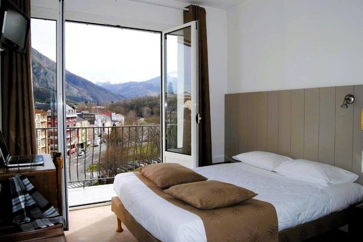 Serene, Family-friendly Flats Featuring Balcony & Complimentary Parking - Lourdes