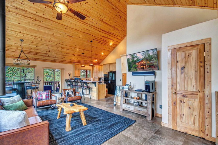 Woodland Park Lakeview Log Cabin + Hot Tub & Sauna - Colorado