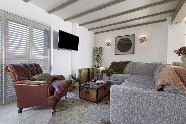 Dog Friendly Holiday Cottage In The Cotswolds With A Hot Tub - The Old Forge - Winchcombe