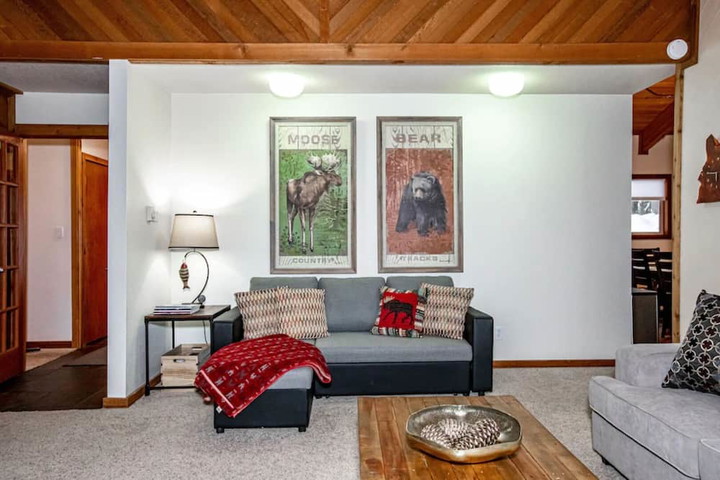 Mountain Home With Private Hot Tub, Sleeps 10, 1 Mile From Base Of Mountain - Whitefish, MT
