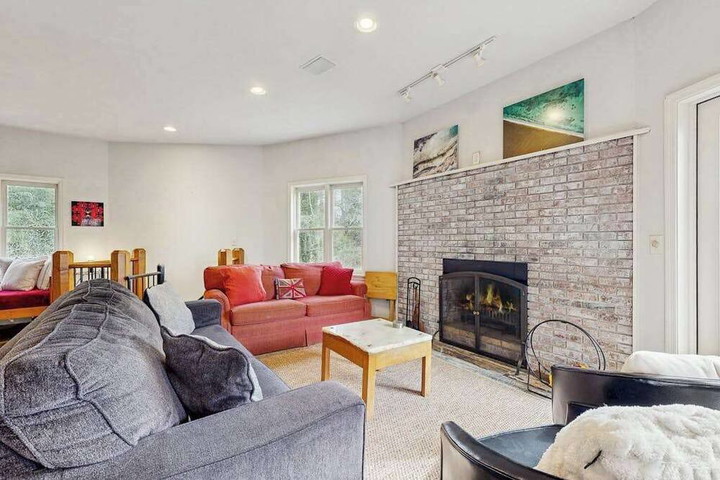 Bright Brevard House W/ Fireplaces, Jetted Tub, Fire Pit & Bike Storage - Brevard, NC