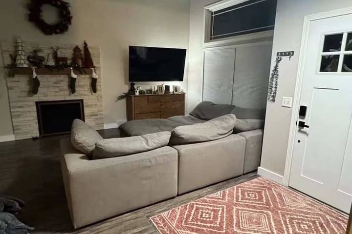 Charming 3-bedroom House On Madison's Eastside! Close To Everything! - Madison, WI