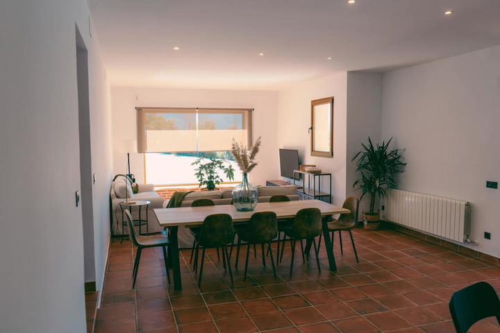 Casa Rural Torrecaballeros, Con Vista A La Montaña, Piscina Privada Y Wi-fi - Segovia