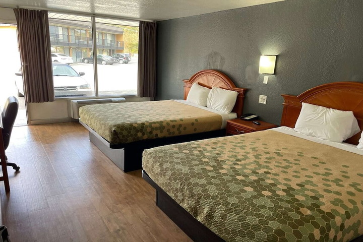 2 Queen Beds Non-smoking - Piedmont, SC