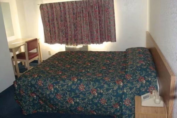 Convenient Room For Budget Travelers Near Lake Havasu Park, W/ Free Parking - Lake Havasu City, AZ