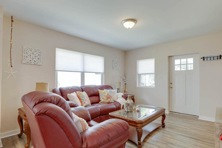 Adorable Chesapeake Bay Beach Cottage A Just 1 Block From The Sand! - Virginia Beach, VA
