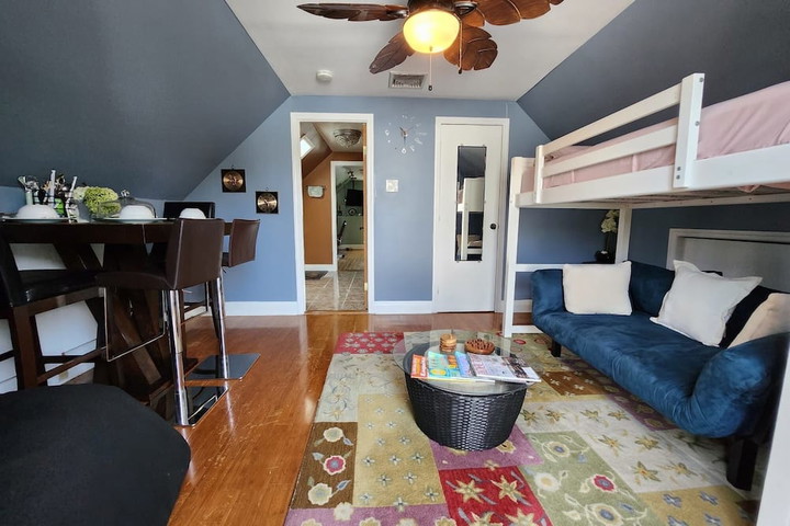 It's A Loft On The Second Floor. Mins Away From Ubs Arena, Jfk Airport - Long Beach, NY