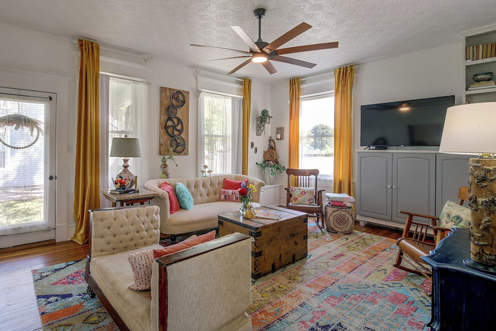 Shop, Dine, Explore Dtwn! Walkable Farmington Home - Farmington, MO