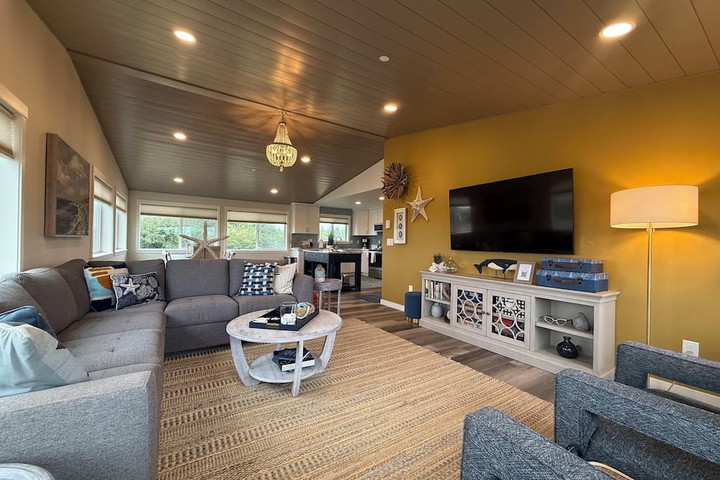 Waterfront Duplex W/dock | Near Damon Point Beach - Ocean Shores, WA