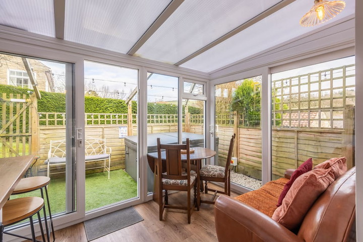 Burn Cottage -  Hot Tub - Dogs Welcome - Thirsk