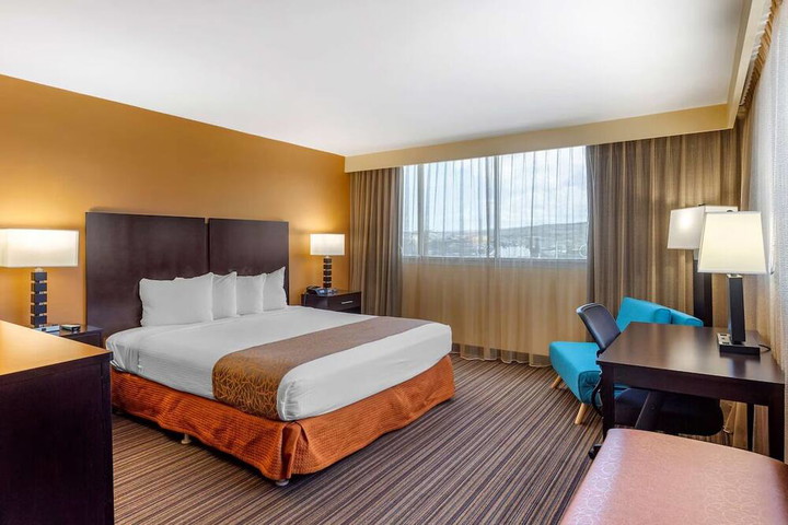 Best Western The Plaza | Deluxe Room With King Bed | Free Breakfast And Shuttle - Waipahu, HI