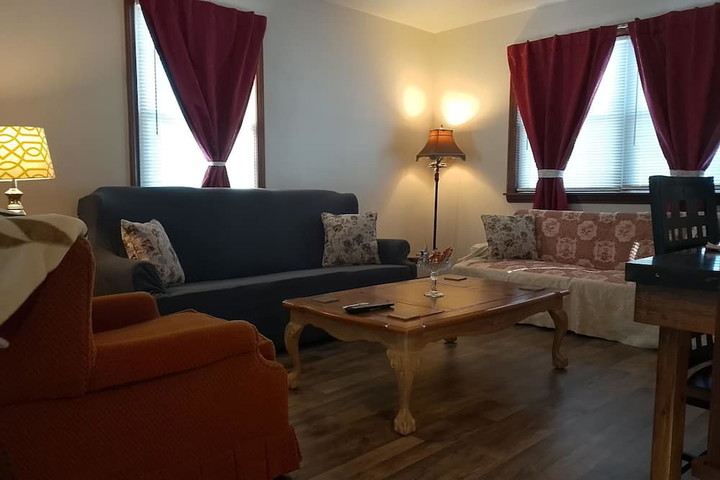 "Simple Stay" Conveniently Located To Everything! - Youngstown, OH