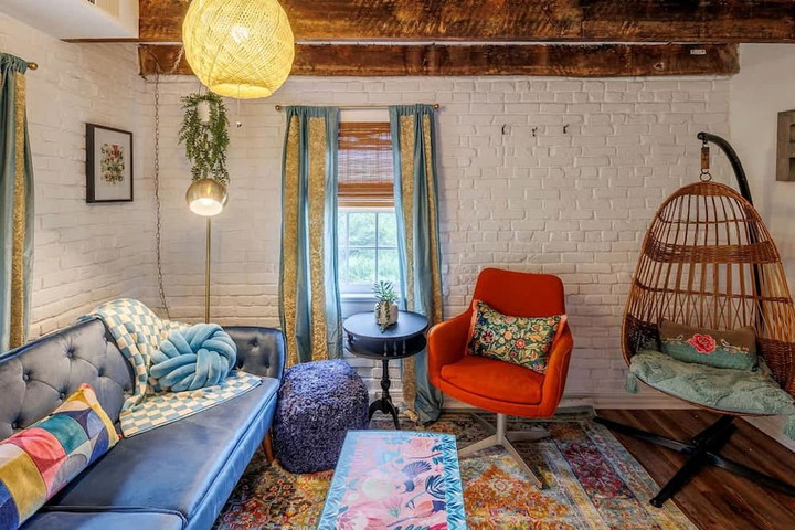 Thoughtfully Design Cottage With Breathtaking Indoor And Outdoor In Maryland - Shepherdstown, WV