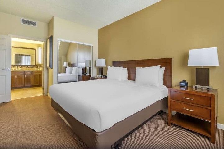 Unwind And Indulge In Our Oasis! Swimming Pool, Full Kitchen! - South Lake Tahoe, CA