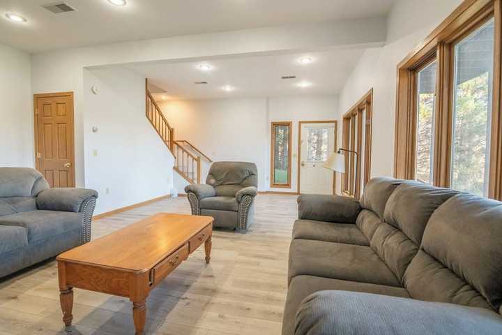 3-bedroom House On Chippewa River/lake Holcombe Perfect For Relaxing Getaways - Cornell, WI