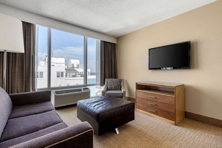 Virginia Beach | Coastal Comfort | Resort Pool & Beach Access - Virginia Beach, VA