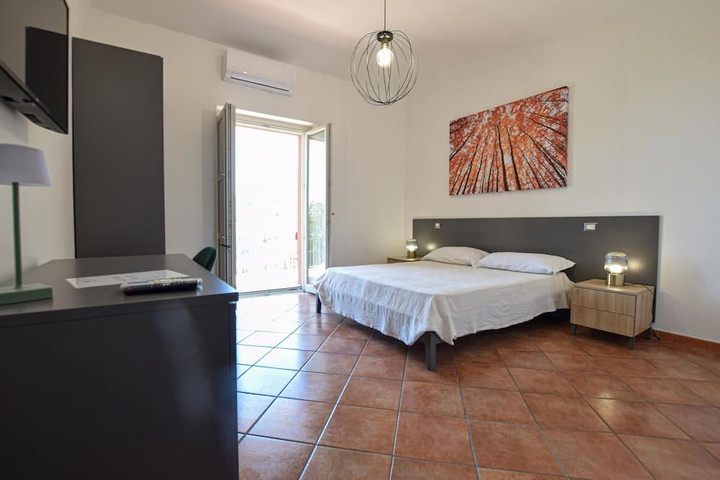 6 Bedroom Nice Home In Frazione Guarrazzano - Acciaroli
