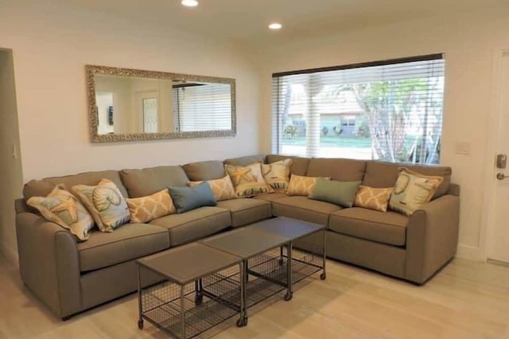 5/3 For 10-heated Pool-covered Patio-1m To Beach - North Miami Beach, FL