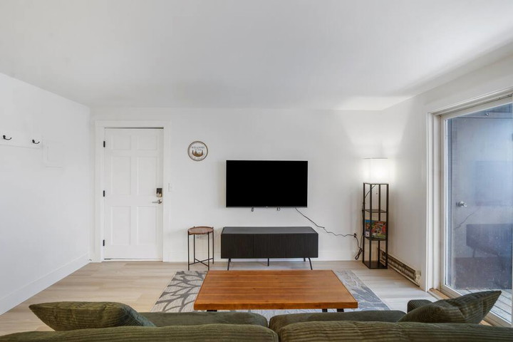 Stowe Getaway: Cozy 2-bedroom Downtown Apartment With Amazing Views - Stowe, VT
