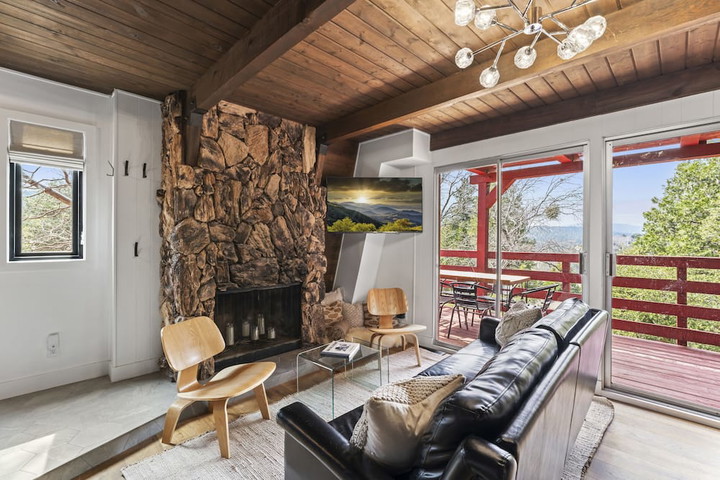 Hilltop 3-bedroom Retreat With Lake Views, Ac, Ev Charger At Lake Gregory - Crestline, CA