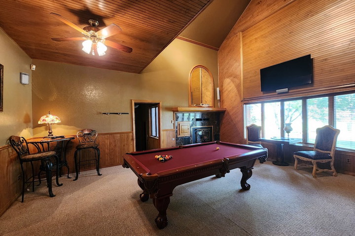 The Big Haus-texas Oasis The Largest House In Comal Co.! Weddings, Events, Etc - New Braunfels, TX
