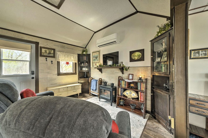 Lovely Couples Escape On Mississippi River! - O'Fallon, MO