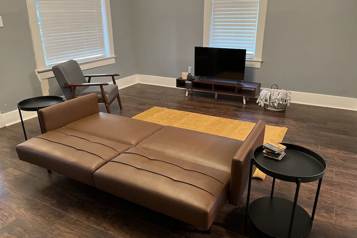 Spacious Bungalow In Heart Of Overton Square! - Memphis, TN
