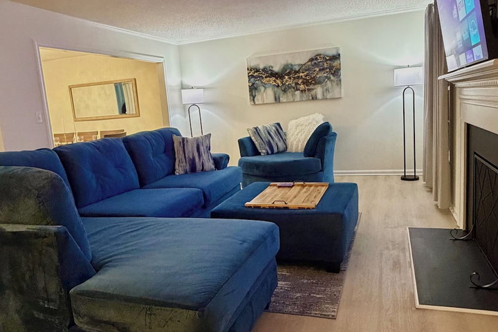 Spacious And Luxury 3-bedroom Townhome In Tranquil Greensboro - Greensboro, NC