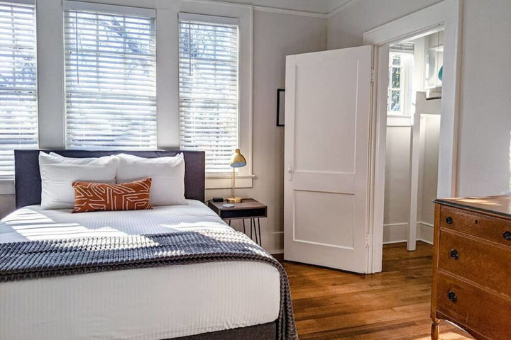 Spacious Industrial Modern Apt 2br 1ba Dt Upstairs - Columbia, SC