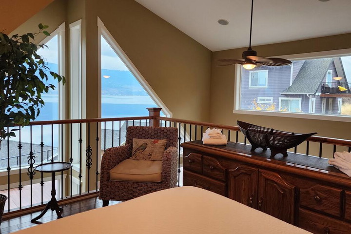 Grand Beach View 2 Bedroom + Loft - British Columbia