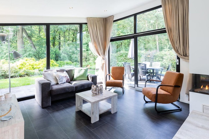 Stijlvolle Lodge Aan De Bosrand, Met Een Ruim Terras En Volledig Comfort Voor Vier Personen. - Ede